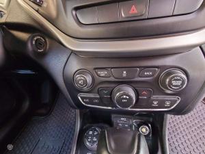 Jeep Cherokee 2014 Viļņa, ar dzinēja tilpumu 3.24 L un nobraukumu 233 tūkst. km par 11900 €, foto 27 vietnē AUTOMOTO.COM.LV