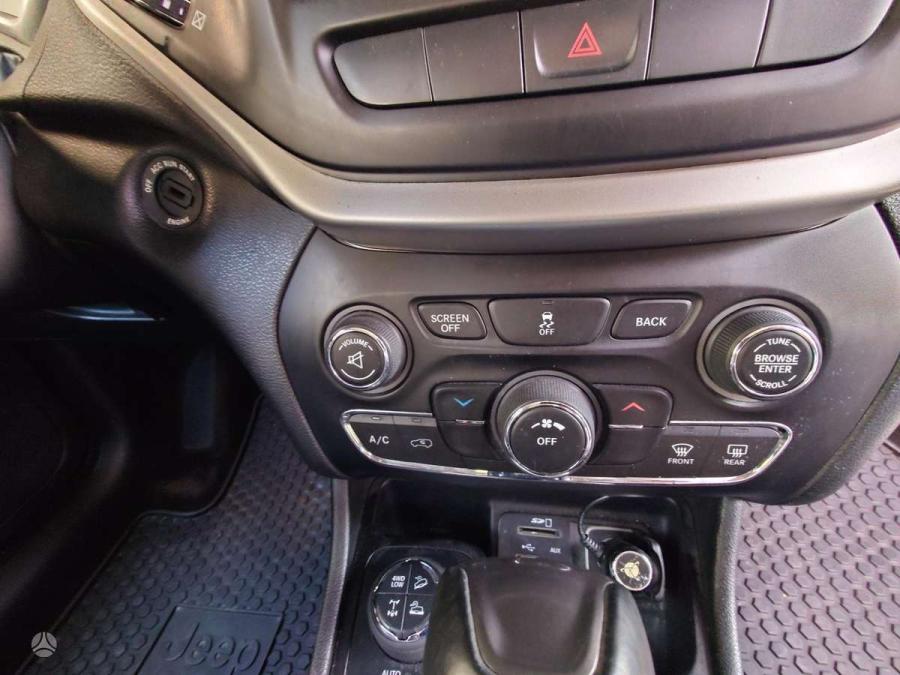 Jeep Cherokee 2014 Viļņa, ar dzinēja tilpumu 3.24 L un nobraukumu 233 tūkst. km par 11900 €, foto 27 vietnē AUTOMOTO.COM.LV