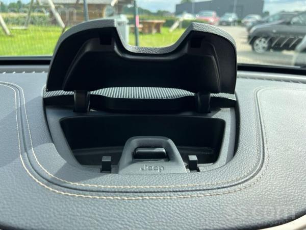 Jeep Cherokee 2015 in Talsi, with an engine capacity of 2.00 L and mileage of 236 thousand km for 12970 €, photo 7 on AUTOMOTO.COM.LV