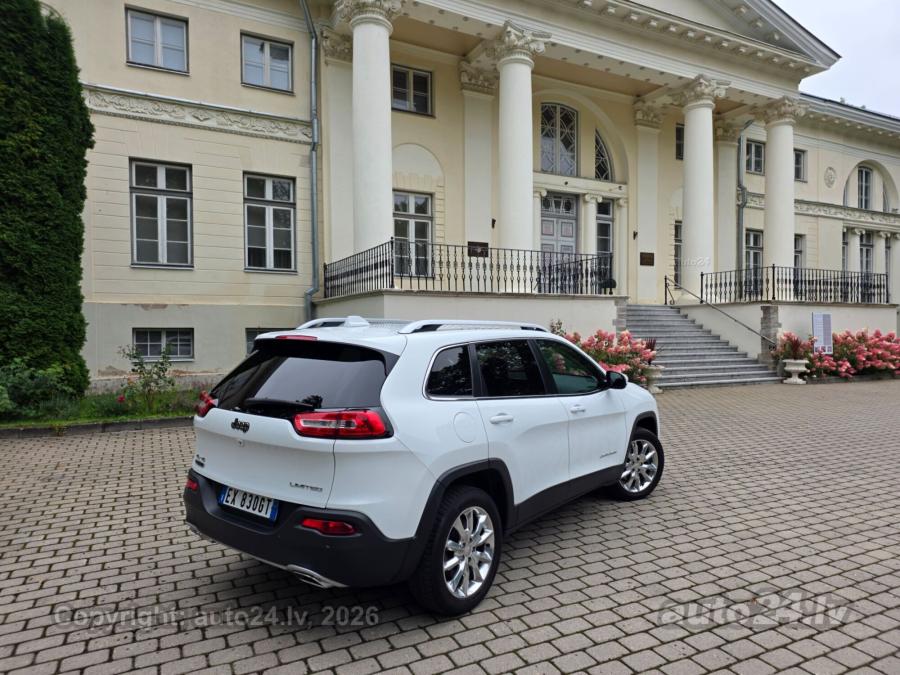 Jeep Cherokee 2015 Tallina, ar dzinēja tilpumu 2.00 L un nobraukumu 240 tūkst. km par 8980 €, foto 4 vietnē AUTOMOTO.COM.LV