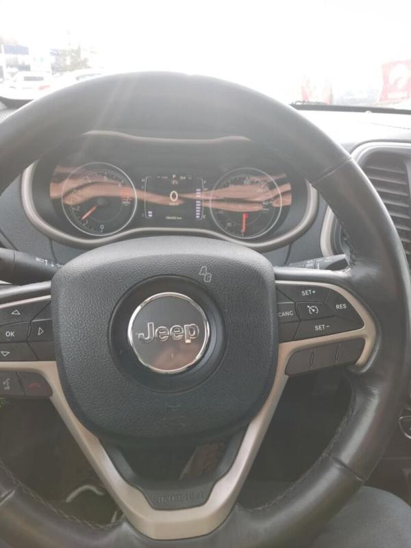 Jeep Cherokee 2016 in Mazeikiai, with an engine capacity of 2.40 L and mileage of 166 thousand km for 9700 €, photo 9 on AUTOMOTO.COM.LV