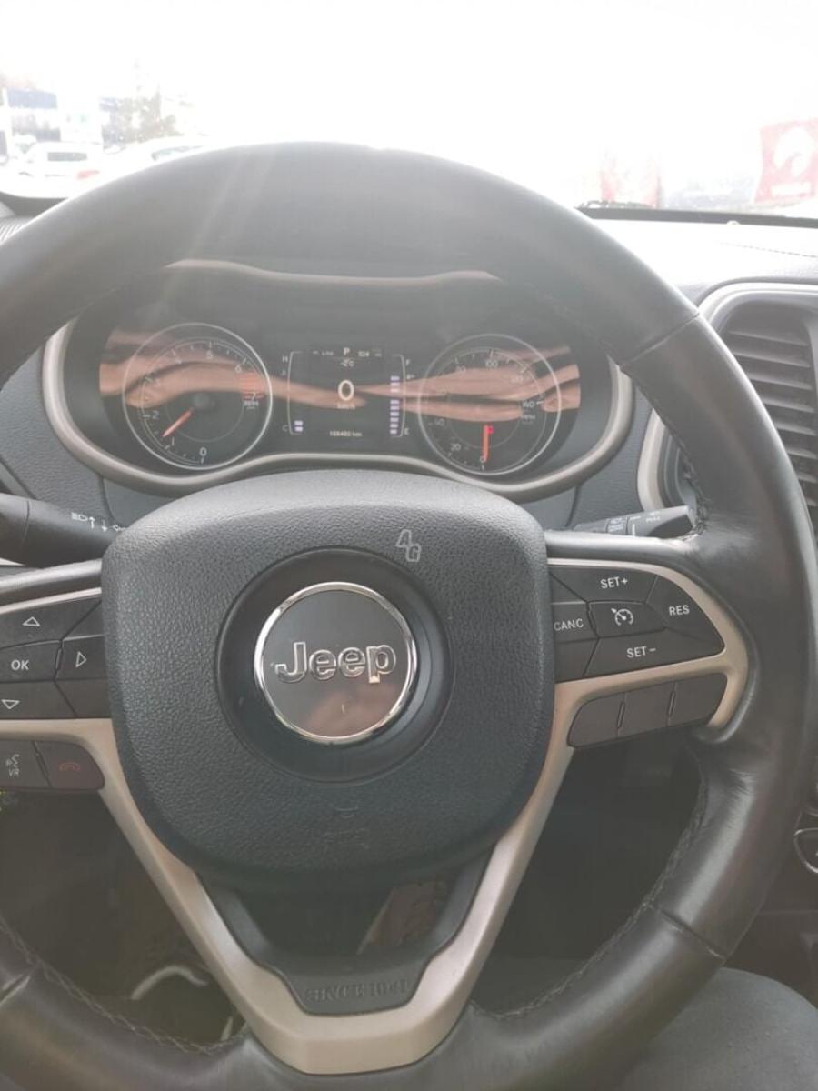 Jeep Cherokee 2016 in Mazeikiai, with an engine capacity of 2.40 L and mileage of 166 thousand km for 9700 €, photo 9 on AUTOMOTO.COM.LV
