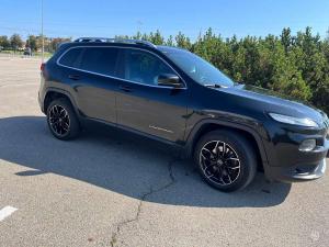 Jeep Cherokee 2016 in Siauliai, with an engine capacity of 2.18 L and mileage of 192 thousand km for 7700 €, photo 4 on AUTOMOTO.COM.LV