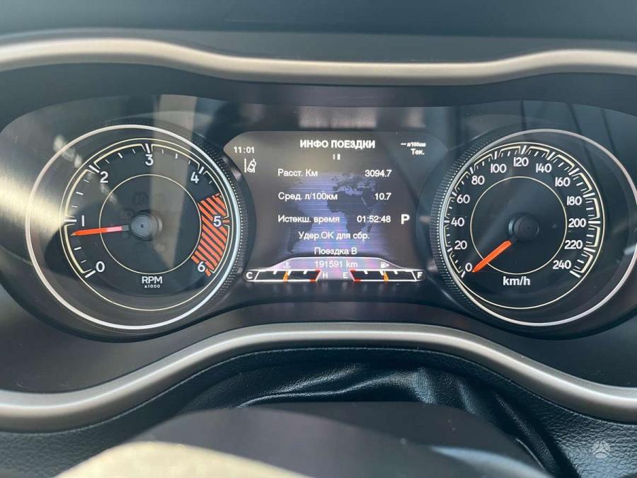 Jeep Cherokee 2016 in Siauliai, with an engine capacity of 2.18 L and mileage of 192 thousand km for 7700 €, photo 8 on AUTOMOTO.COM.LV