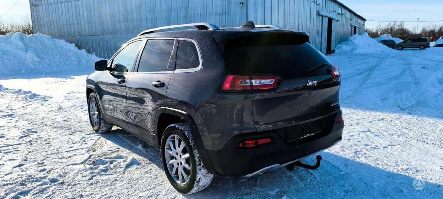 Jeep Cherokee 2017 in Siauliai, with an engine capacity of 2.00 L and mileage of 133 thousand km for 11250 €, photo 4 on AUTOMOTO.COM.LV