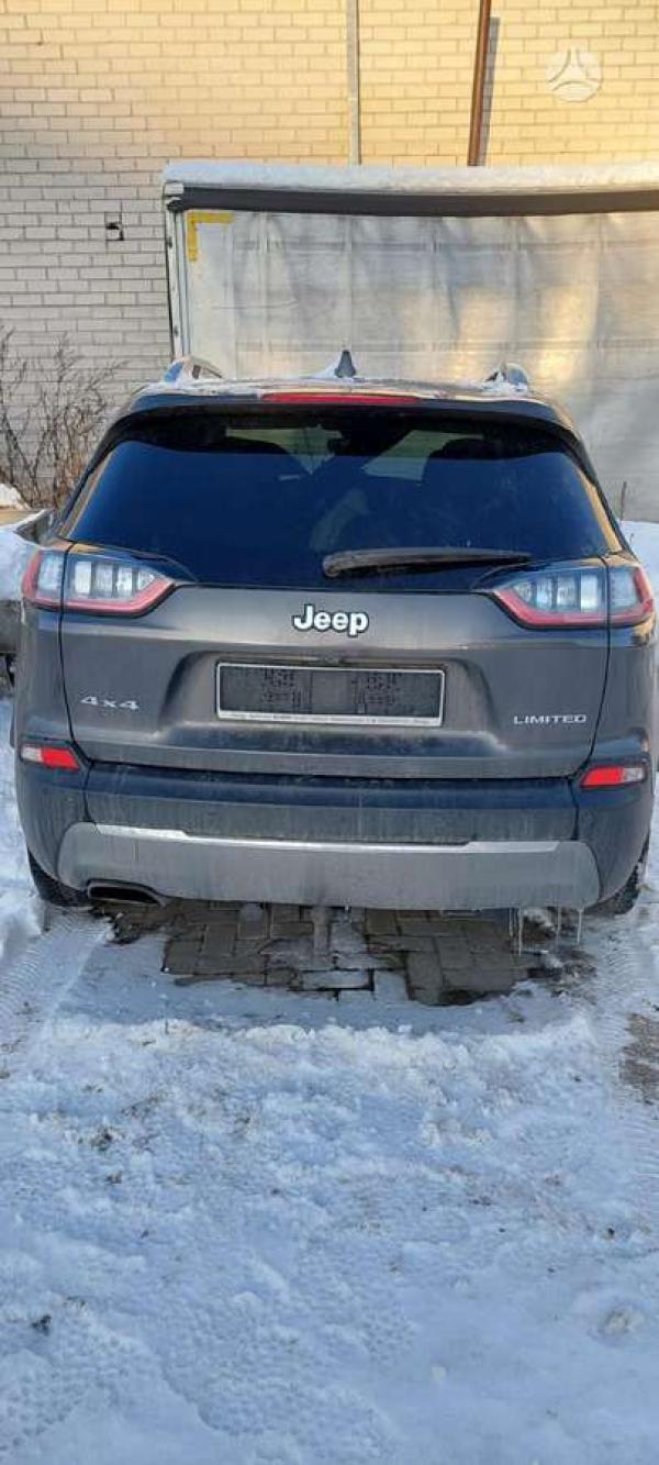 Jeep Cherokee 2019 in Kaunas, with an engine capacity of 2.18 L and mileage of 104 thousand km for 10500 €, photo 1 on AUTOMOTO.COM.LV