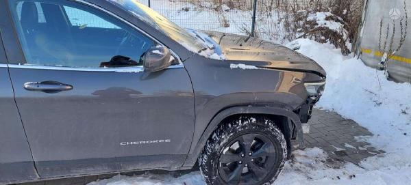 Jeep Cherokee 2019 in Kaunas, with an engine capacity of 2.18 L and mileage of 104 thousand km for 10500 €, photo 7 on AUTOMOTO.COM.LV
