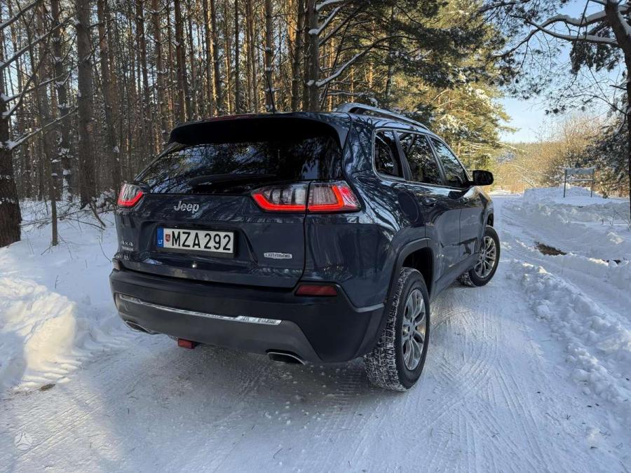 Jeep Cherokee 2021 in Vilnius, with an engine capacity of 3.24 L and mileage of 98 thousand km for 15490 €, photo 4 on AUTOMOTO.COM.LV