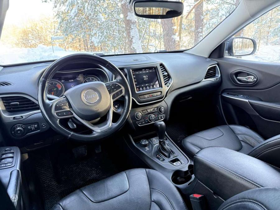 Jeep Cherokee 2021 in Vilnius, with an engine capacity of 3.24 L and mileage of 98 thousand km for 15490 €, photo 11 on AUTOMOTO.COM.LV