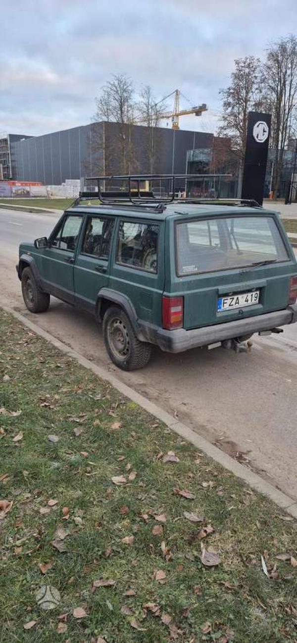 Zaļš Jeep Cherokee 1991 Kauņa, ar dzinēja tilpumu 2.10 L un nobraukumu 210 tūkst. km par 1550 €, foto 2 vietnē AUTOMOTO.COM.LV
