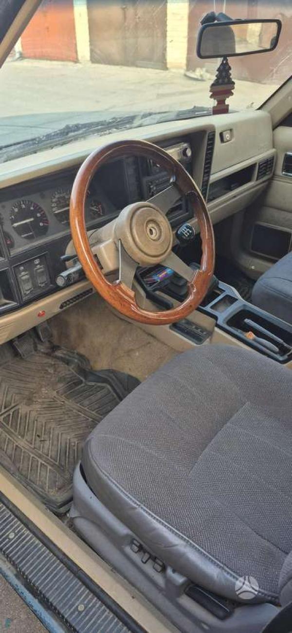 Zaļš Jeep Cherokee 1991 Kauņa, ar dzinēja tilpumu 2.10 L un nobraukumu 210 tūkst. km par 1550 €, foto 3 vietnē AUTOMOTO.COM.LV