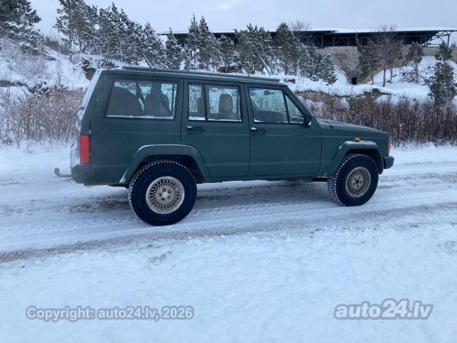 Zaļš Jeep Cherokee 1995 Tallina, ar dzinēja tilpumu 4.00 L un nobraukumu 0 tūkst. km par 5999 €, foto 3 vietnē AUTOMOTO.COM.LV