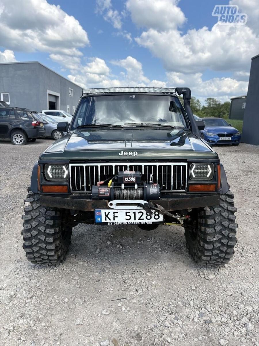 Zaļš Jeep Cherokee 1995 Šauļi, ar dzinēja tilpumu 2.50 L un nobraukumu 250 tūkst. km par 5500 €, foto 1 vietnē AUTOMOTO.COM.LV