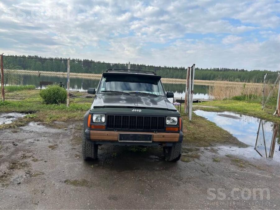 Green Jeep Cherokee 1996 in Jurmala, with an engine capacity of 2.50 L and mileage of 171 thousand km for 3650 €, photo 3 on AUTOMOTO.COM.LV