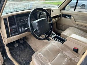 Green Jeep Cherokee 1996 in Jurmala, with an engine capacity of 2.50 L and mileage of 171 thousand km for 3650 €, photo 4 on AUTOMOTO.COM.LV