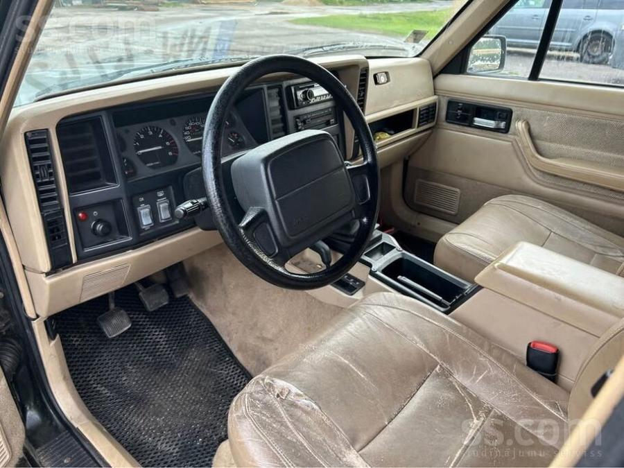 Green Jeep Cherokee 1996 in Jurmala, with an engine capacity of 2.50 L and mileage of 171 thousand km for 3650 €, photo 4 on AUTOMOTO.COM.LV