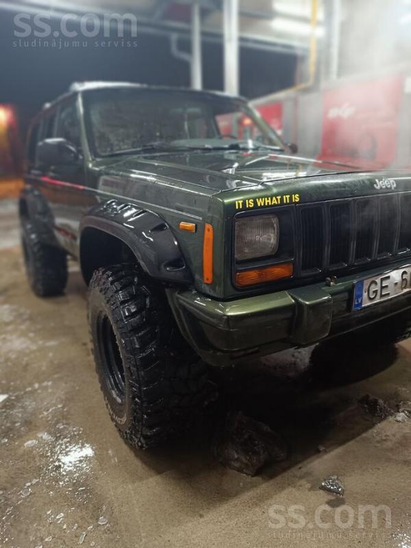Green Jeep Cherokee 1997 in Riga, with an engine capacity of 4.00 L and mileage of 434 thousand km for 5400 €, photo 1 on AUTOMOTO.COM.LV