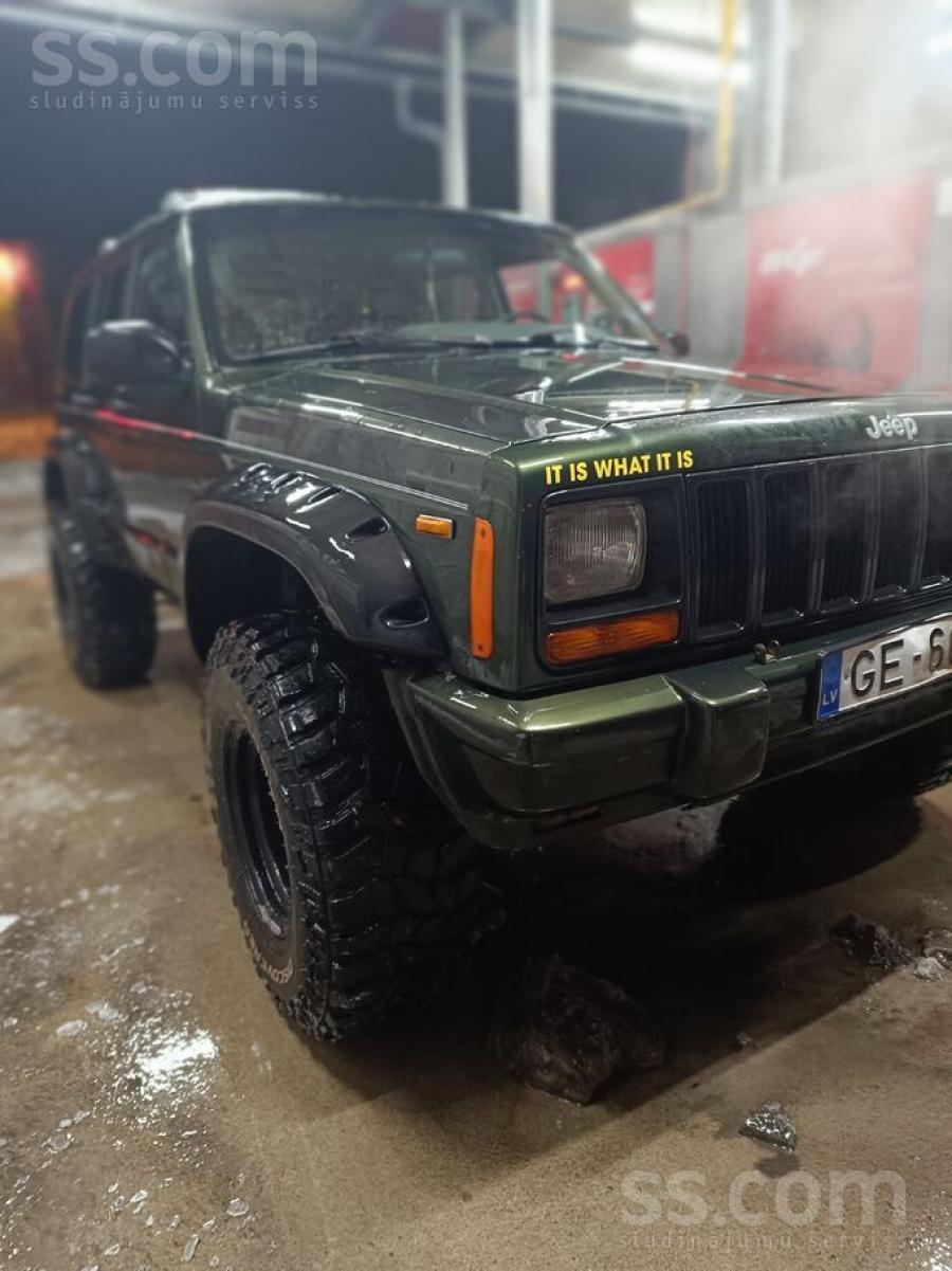 Green Jeep Cherokee 1997 in Riga, with an engine capacity of 4.00 L and mileage of 434 thousand km for 5400 €, photo 1 on AUTOMOTO.COM.LV