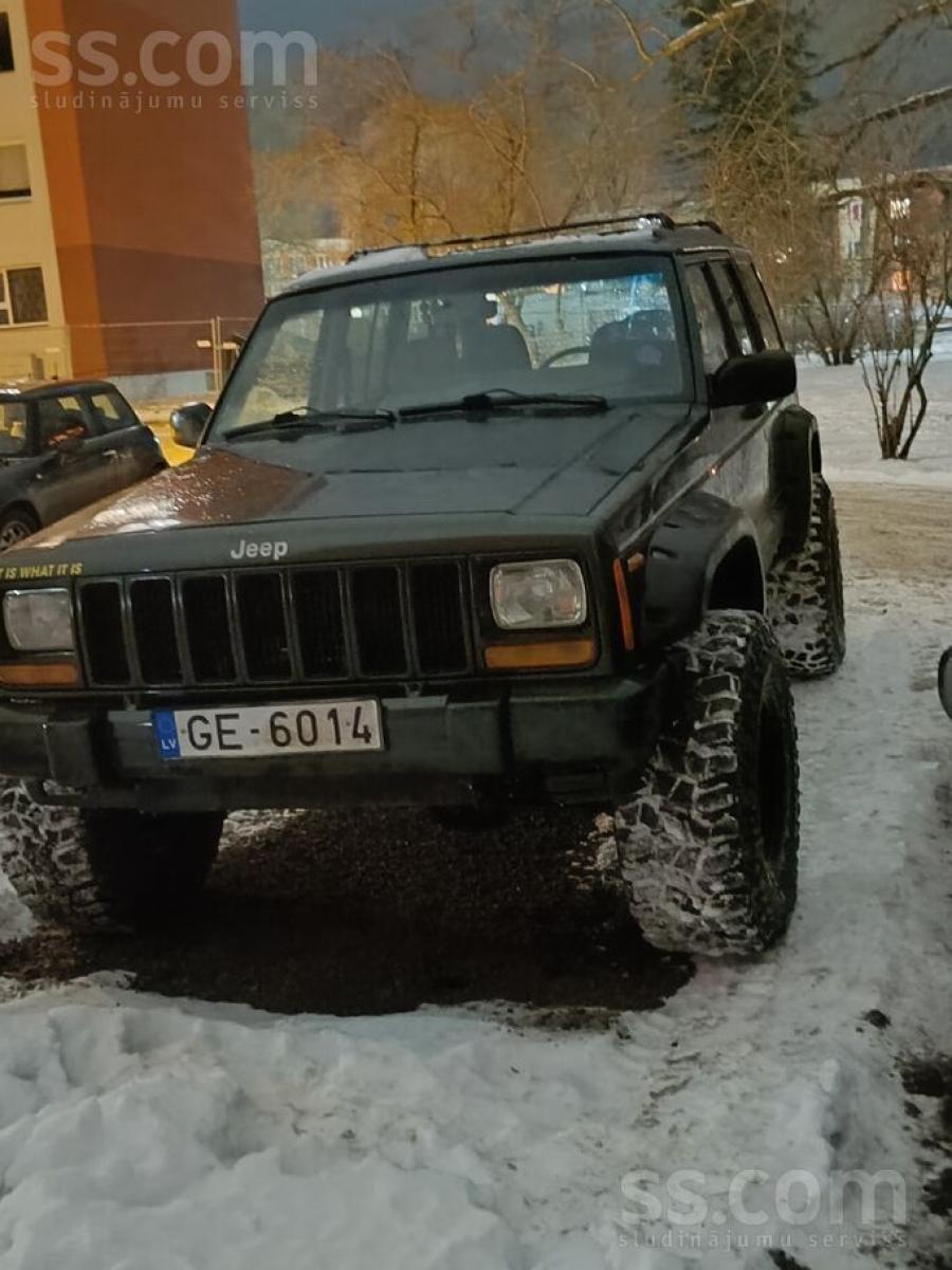 Green Jeep Cherokee 1997 in Riga, with an engine capacity of 4.00 L and mileage of 434 thousand km for 5400 €, photo 2 on AUTOMOTO.COM.LV