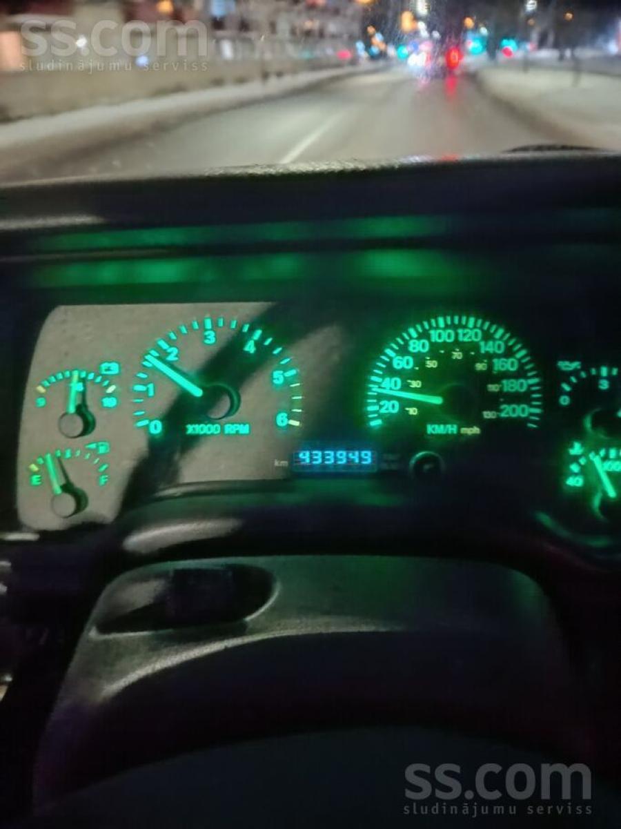 Green Jeep Cherokee 1997 in Riga, with an engine capacity of 4.00 L and mileage of 434 thousand km for 5200 €, photo 5 on AUTOMOTO.COM.LV