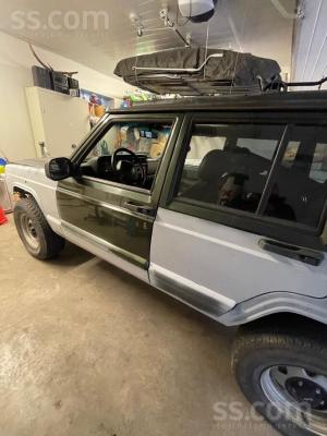 Green Jeep Cherokee 1997 in Riga, with an engine capacity of 2.50 L and mileage of 350 thousand km for 4200 €, photo  on AUTOMOTO.COM.LV