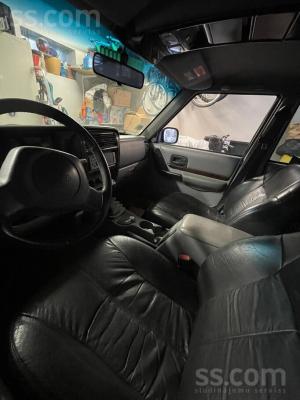 Zaļš Jeep Cherokee 1997 Rīga, ar dzinēja tilpumu 2.50 L un nobraukumu 350 tūkst. km par 4200 €, foto 6 vietnē AUTOMOTO.COM.LV
