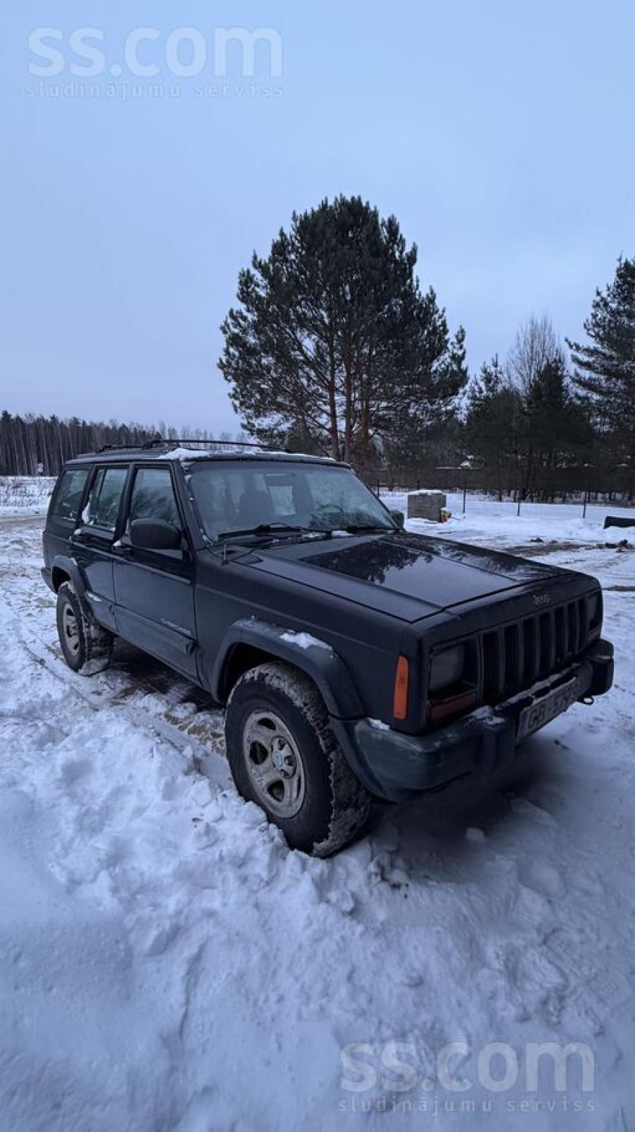 Green Jeep Cherokee 1997 in Ogre, with an engine capacity of 2.50 L and mileage of 263 thousand km for 3200 €, photo 3 on AUTOMOTO.COM.LV