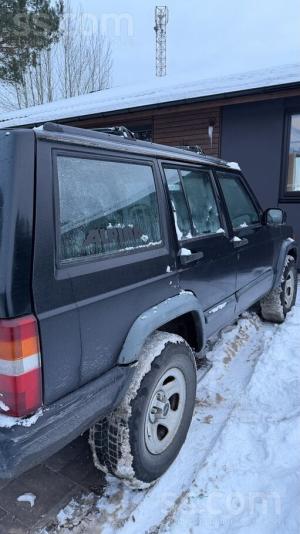Green Jeep Cherokee 1997 in Ogre, with an engine capacity of 2.50 L and mileage of 263 thousand km for 3200 €, photo 11 on AUTOMOTO.COM.LV