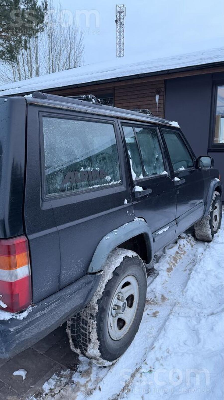 Green Jeep Cherokee 1997 in Ogre, with an engine capacity of 2.50 L and mileage of 263 thousand km for 3200 €, photo 11 on AUTOMOTO.COM.LV