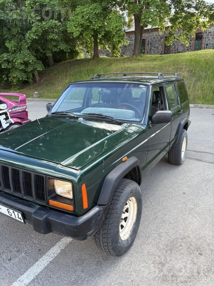 Zaļš Jeep Cherokee 1998 Gulbene, ar dzinēja tilpumu 2.50 L un nobraukumu 375 tūkst. km par 5995 €, foto 1 vietnē AUTOMOTO.COM.LV