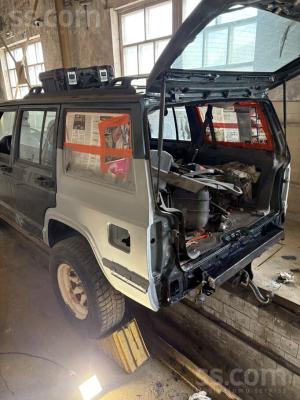 Zaļš Jeep Cherokee 1998 Gulbene, ar dzinēja tilpumu 2.50 L un nobraukumu 375 tūkst. km par 5995 €, foto 3 vietnē AUTOMOTO.COM.LV