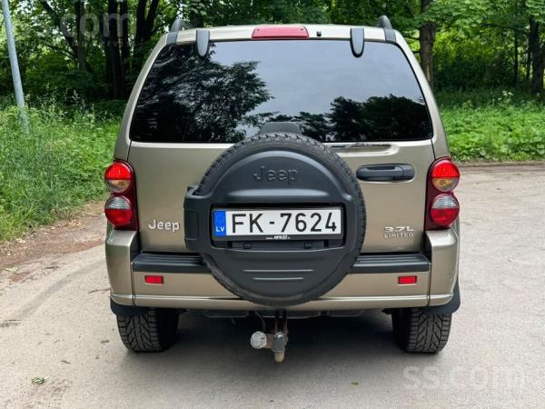 Zaļš Jeep Cherokee 2005 Rīga, ar dzinēja tilpumu 2.70 L un nobraukumu 0 tūkst. km par 2799 €, foto 4 vietnē AUTOMOTO.COM.LV