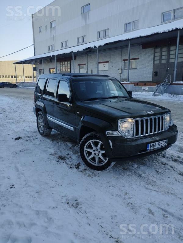 Green Jeep Cherokee 2009 in Riga, with an engine capacity of 2.80 L and mileage of 187 thousand km for 6200 €, photo 6 on AUTOMOTO.COM.LV