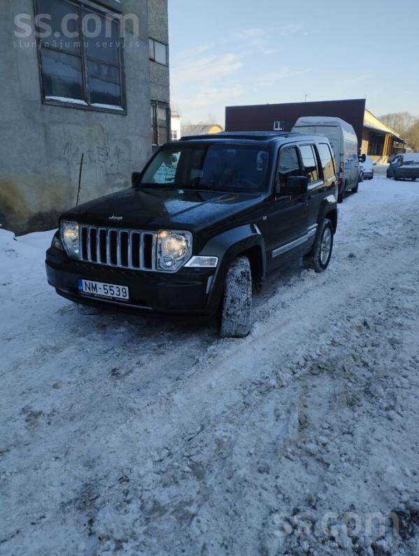 Green Jeep Cherokee 2009 in Riga, with an engine capacity of 2.80 L and mileage of 187 thousand km for 6200 €, photo 7 on AUTOMOTO.COM.LV