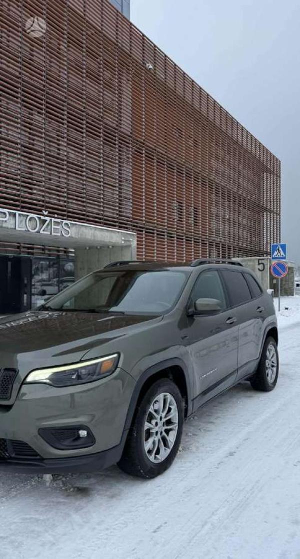 Zaļš Jeep Cherokee 2019 Klaipėda, ar dzinēja tilpumu 2.36 L un nobraukumu 239 tūkst. km par 11700 €, foto 1 vietnē AUTOMOTO.COM.LV