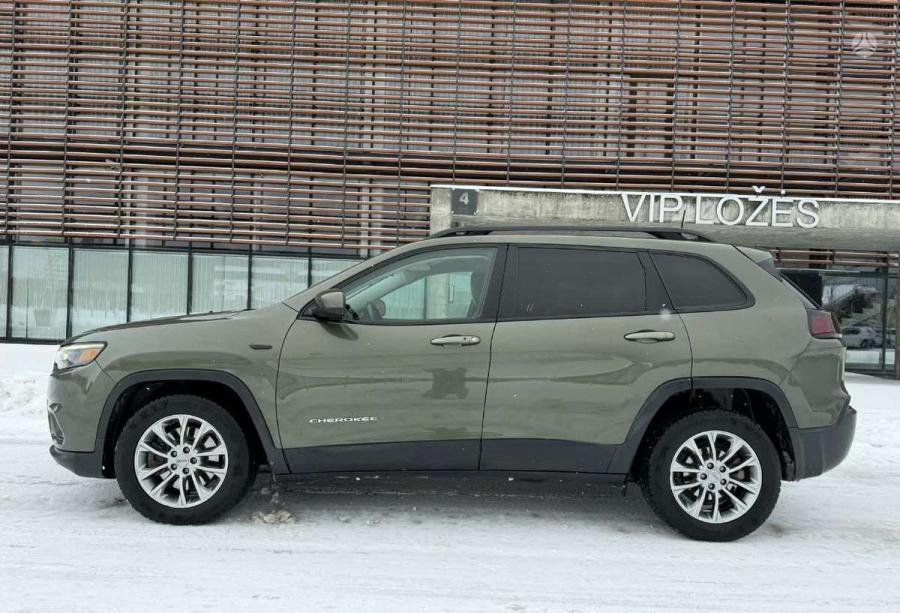Zaļš Jeep Cherokee 2019 Klaipėda, ar dzinēja tilpumu 2.36 L un nobraukumu 239 tūkst. km par 11700 €, foto 4 vietnē AUTOMOTO.COM.LV