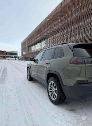 Zaļš Jeep Cherokee 2019 Klaipėda, ar dzinēja tilpumu 2.36 L un nobraukumu 239 tūkst. km par 11700 €, foto 5 vietnē AUTOMOTO.COM.LV