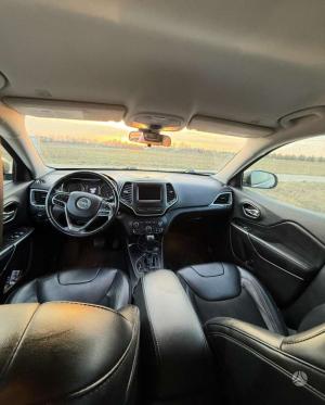 Zaļš Jeep Cherokee 2019 Klaipėda, ar dzinēja tilpumu 2.36 L un nobraukumu 239 tūkst. km par 11700 €, foto 11 vietnē AUTOMOTO.COM.LV