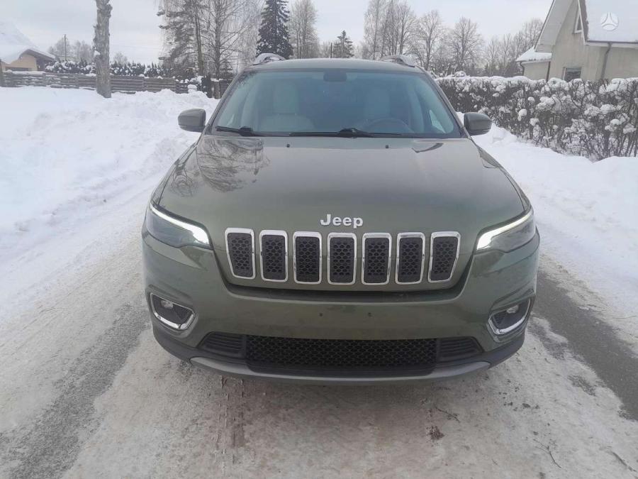 Green Jeep Cherokee 2019 in Plunge, with an engine capacity of 3.20 L and mileage of 62 thousand km for 15999 €, photo 2 on AUTOMOTO.COM.LV