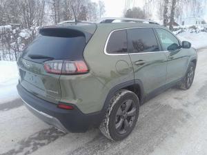 Green Jeep Cherokee 2019 in Plunge, with an engine capacity of 3.20 L and mileage of 62 thousand km for 15999 €, photo 4 on AUTOMOTO.COM.LV
