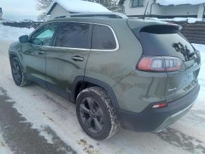 Green Jeep Cherokee 2019 in Plunge, with an engine capacity of 3.20 L and mileage of 62 thousand km for 15999 €, photo 6 on AUTOMOTO.COM.LV