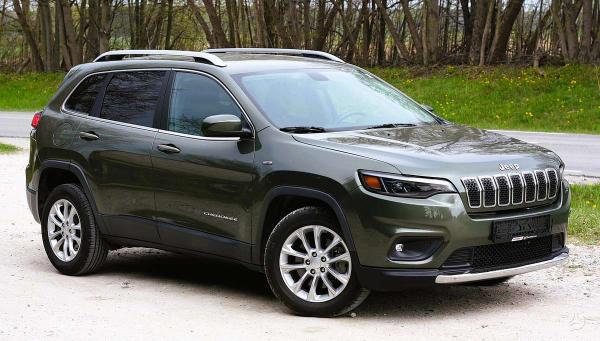 Green Jeep Cherokee 2019 in Kretinga, with an engine capacity of 3.24 L and mileage of 84 thousand km for 13499 €, photo 2 on AUTOMOTO.COM.LV