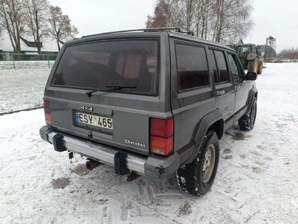 Grey Jeep Cherokee 1989 in Vilnius, with an engine capacity of 4.00 L and mileage of 112 thousand km for 800 €, photo 3 on AUTOMOTO.COM.LV
