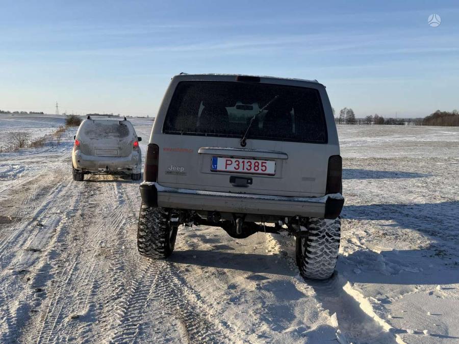 Серый Джип Чероки 2000 в Шакяй, объемом двигателя 2.50 л и пробегом 222 тыс. км за 7999 €, фото 9 на AUTOMOTO.COM.LV
