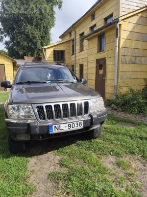 Pelēks Jeep Cherokee 2000 Liepāja, ar dzinēja tilpumu 4.00 L un nobraukumu 213 tūkst. km par 3000 €, foto  vietnē AUTOMOTO.COM.LV