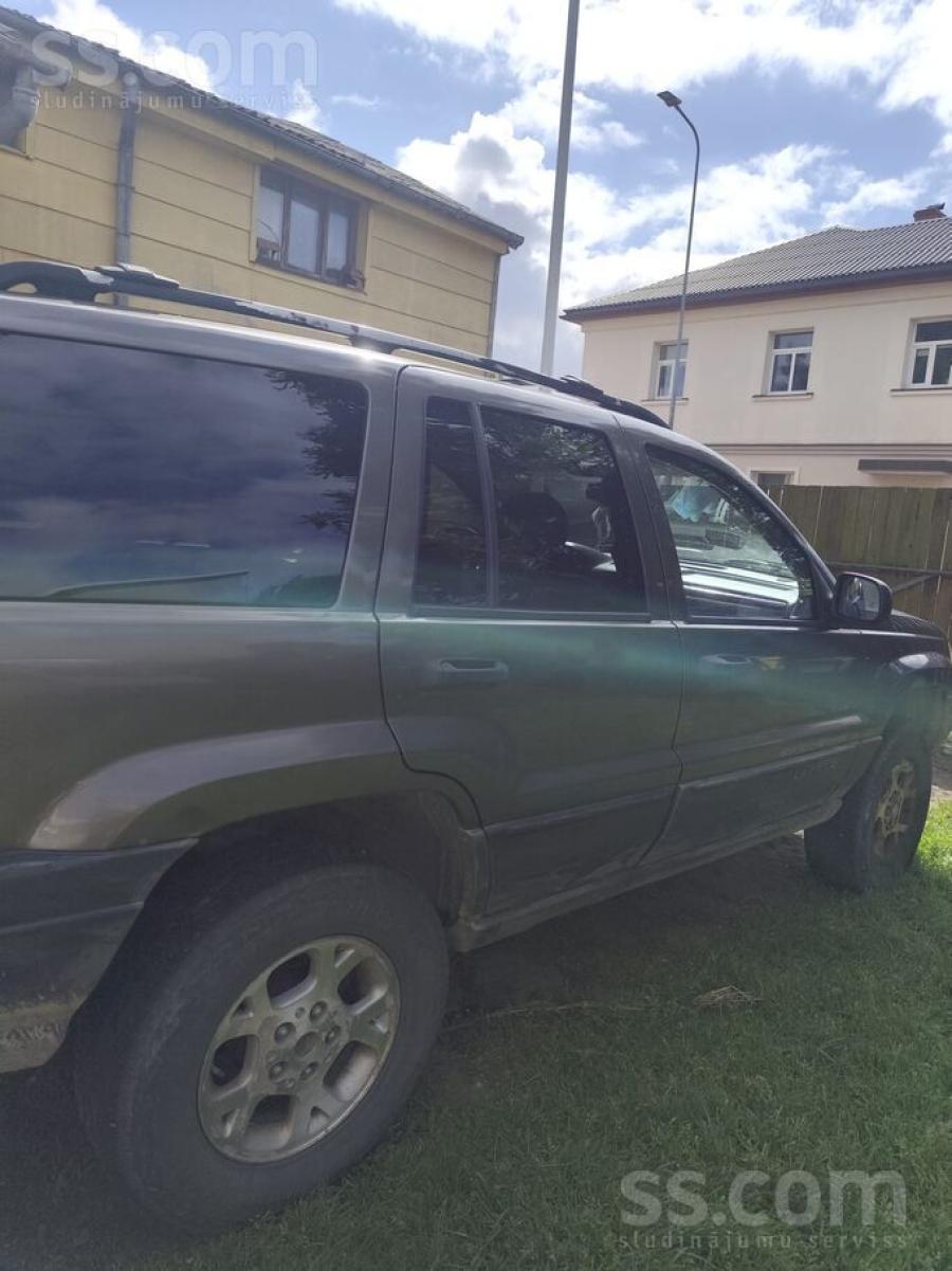 Pelēks Jeep Cherokee 2000 Liepāja, ar dzinēja tilpumu 4.00 L un nobraukumu 213 tūkst. km par 3000 €, foto 3 vietnē AUTOMOTO.COM.LV
