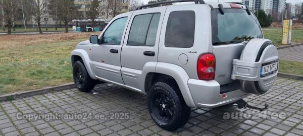 Pelēks Jeep Cherokee 2001 Tallina, ar dzinēja tilpumu 3.70 L un nobraukumu 169 tūkst. km par 3500 €, foto 6 vietnē AUTOMOTO.COM.LV