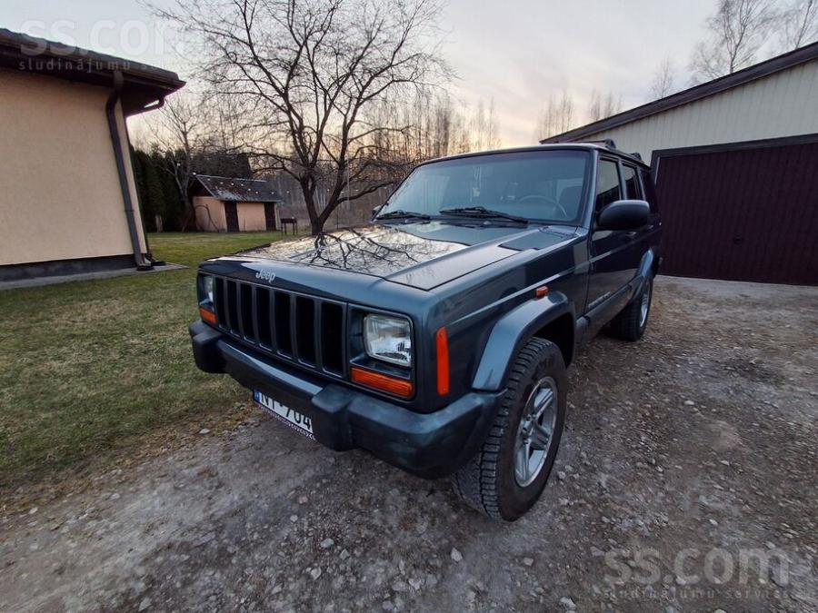 Pelēks Jeep Cherokee 2001 Jelgava, ar dzinēja tilpumu 2.50 L un nobraukumu 103 tūkst. km par 10000 €, foto 1 vietnē AUTOMOTO.COM.LV