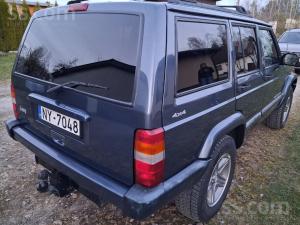 Grey Jeep Cherokee 2001 in Jelgava, with an engine capacity of 2.50 L and mileage of 107 thousand km for 8900 €, photo 6 on AUTOMOTO.COM.LV