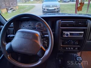 Grey Jeep Cherokee 2001 in Jelgava, with an engine capacity of 2.50 L and mileage of 107 thousand km for 8900 €, photo 7 on AUTOMOTO.COM.LV